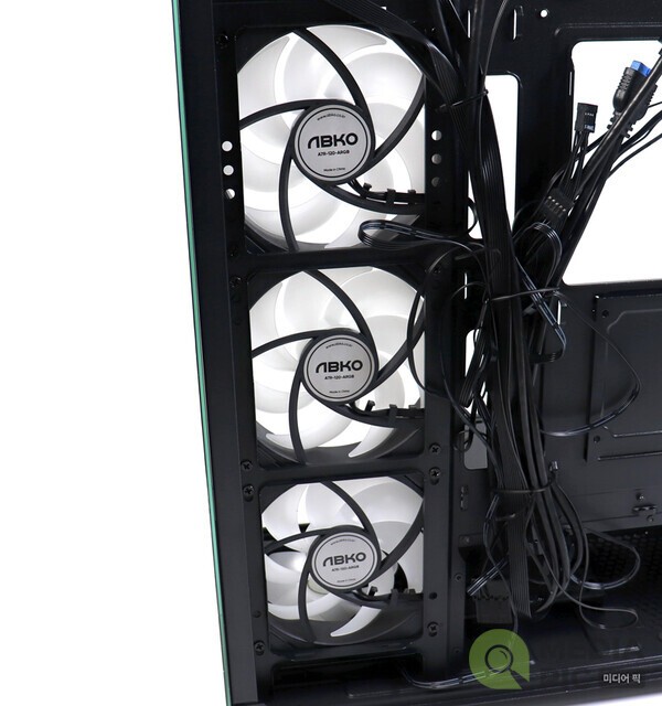 어항 케이스 시장 접수할 범고래의 등장 '앱코 UH40 킬러웨일 ARGB'