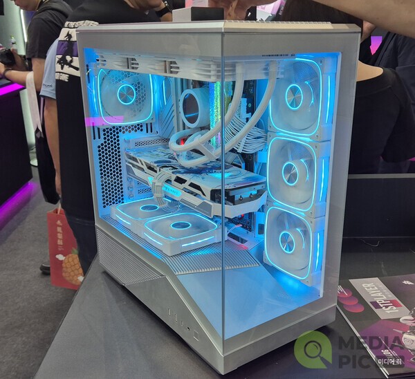 [컴퓨텍스 2025] 개성 넘치는 디자인으로 시선 집중 '1STPLAYER'