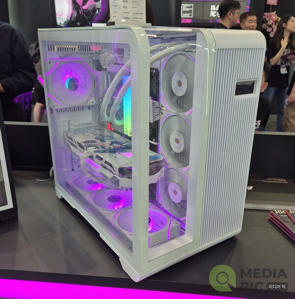 [컴퓨텍스 2025] 개성 넘치는 디자인으로 시선 집중 '1STPLAYER'