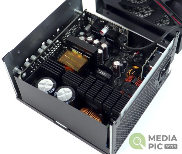 높은 효율과 안정성...고품질 / 저소음 파워 '마이크로닉스 WIZMAX G-850W 80PLUS골드 ATX 3.1'