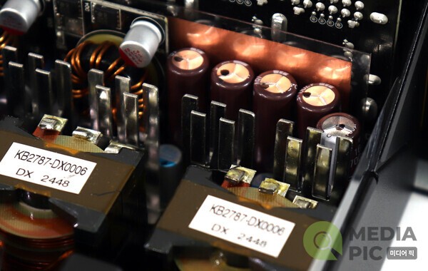 티타늄으로 완성된 하이엔드PC의 심장 'MSI MEG Ai1600T 80PLUS티타늄 풀모듈러 ATX 3.1'